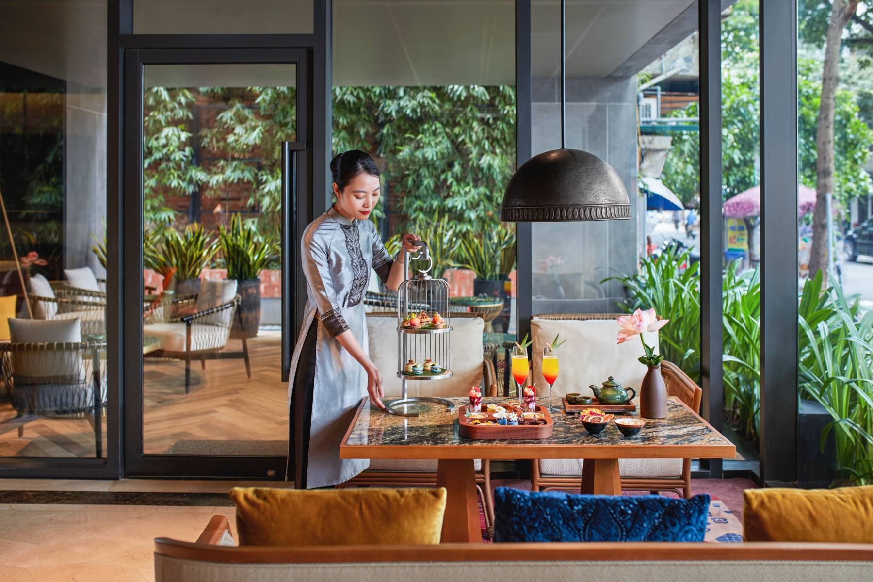 Grand Mercure Hanoi - Văn’s Lounge