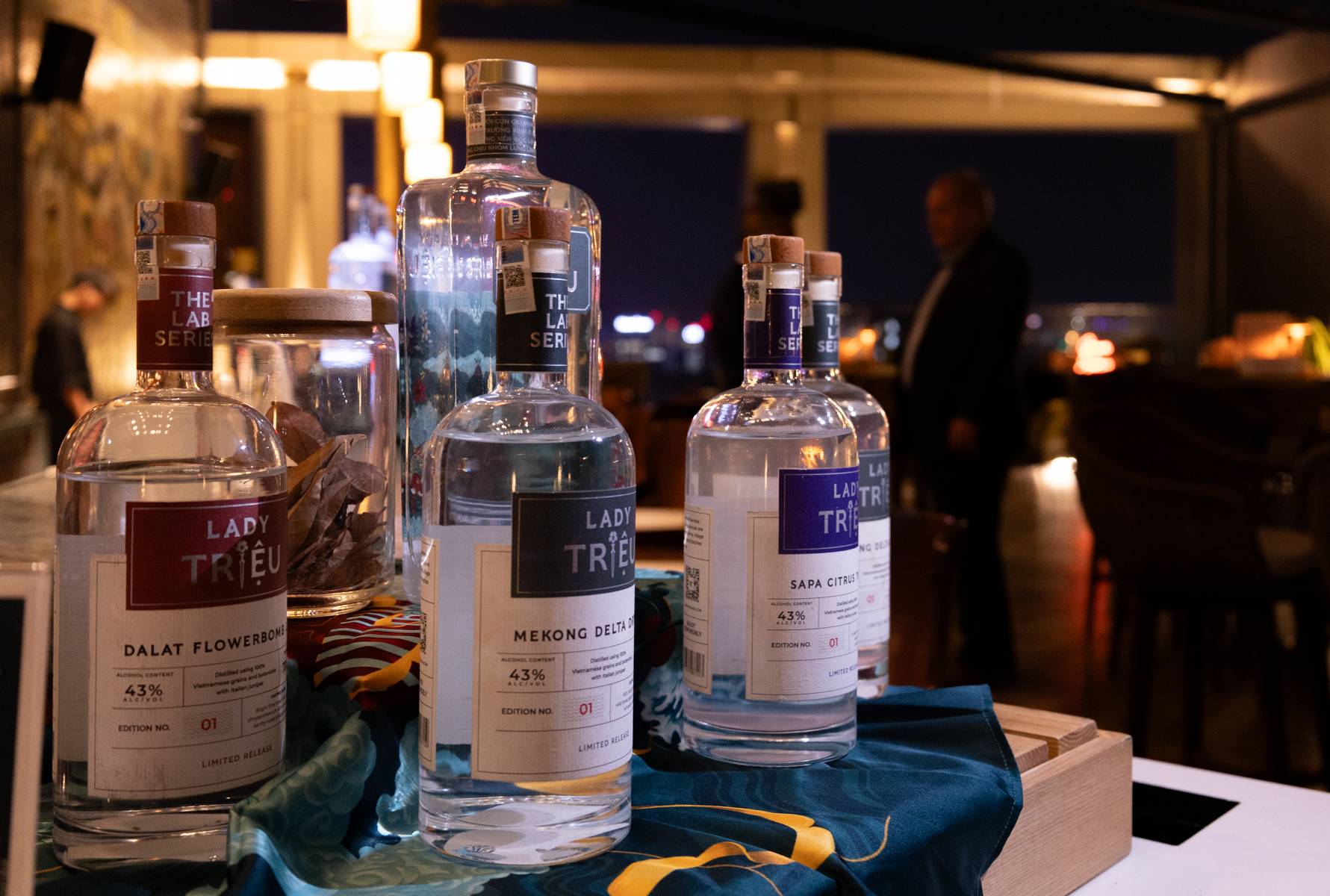 Grand Mercure Hanoi - Vivu Sky Bar x Lady Triệu: International ...